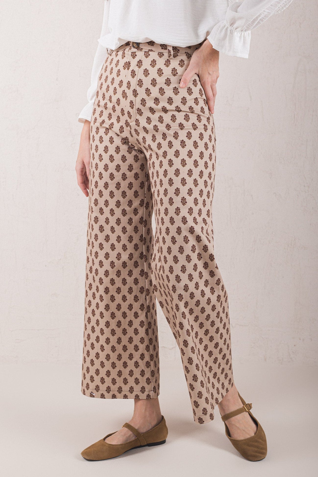 PANTALÓN PAULA // FLORES MARRÓN